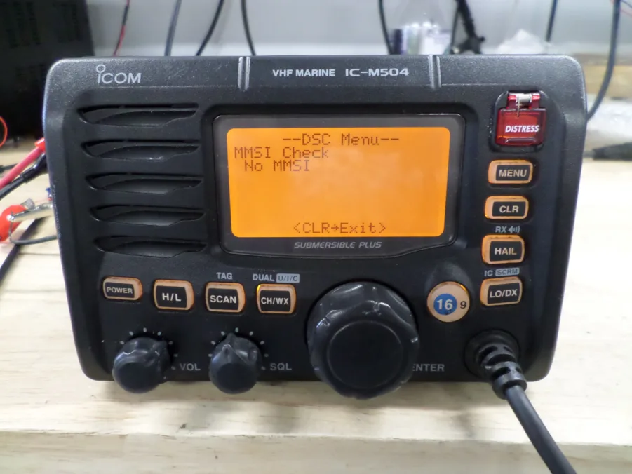 ICOM IC-M504 Marine Two Way VHF Radio with Attached Mic - Tested - Max ...