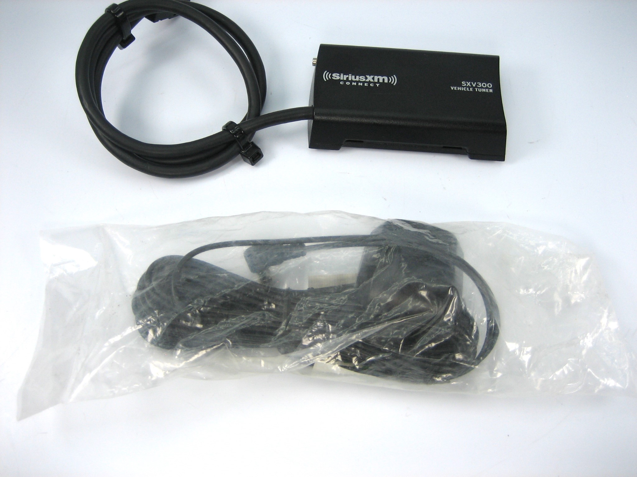 Sirius XM SXV300 Connect Vehicle Tuner 3GTU0D08 & Antenna - Max Marine ...