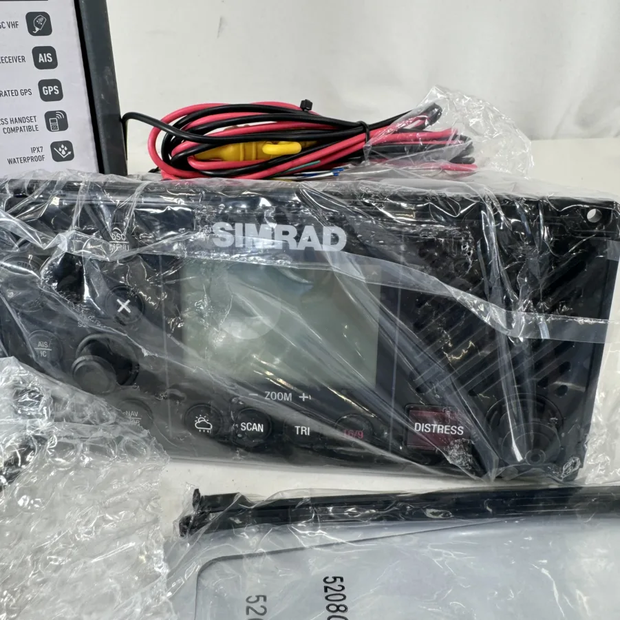 Simrad Navico RS40 AIS Receive Only VHF Radio w/ Bracket - NEW OLD ...