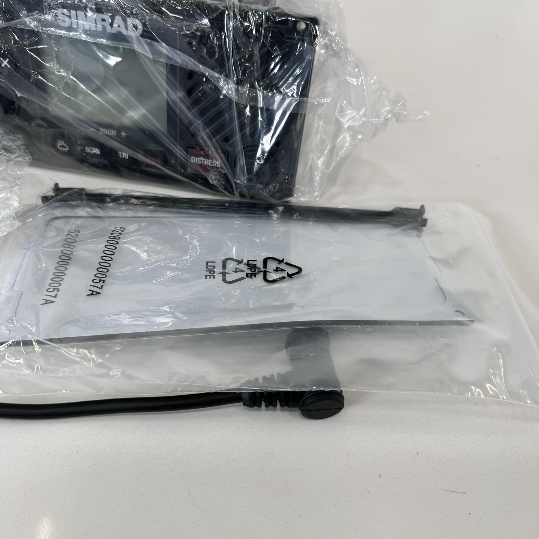 Simrad Navico RS40 AIS Receive Only VHF Radio w/ Bracket - NEW OLD ...