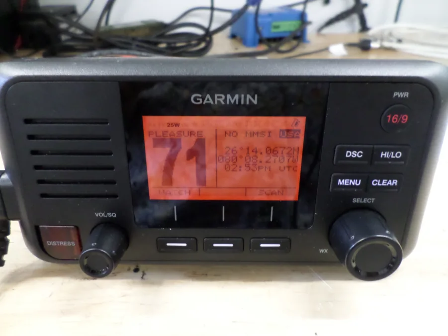 Garmin VHF 115 Marine DSC VHF Radio with Built in GPS - Tested - Max ...