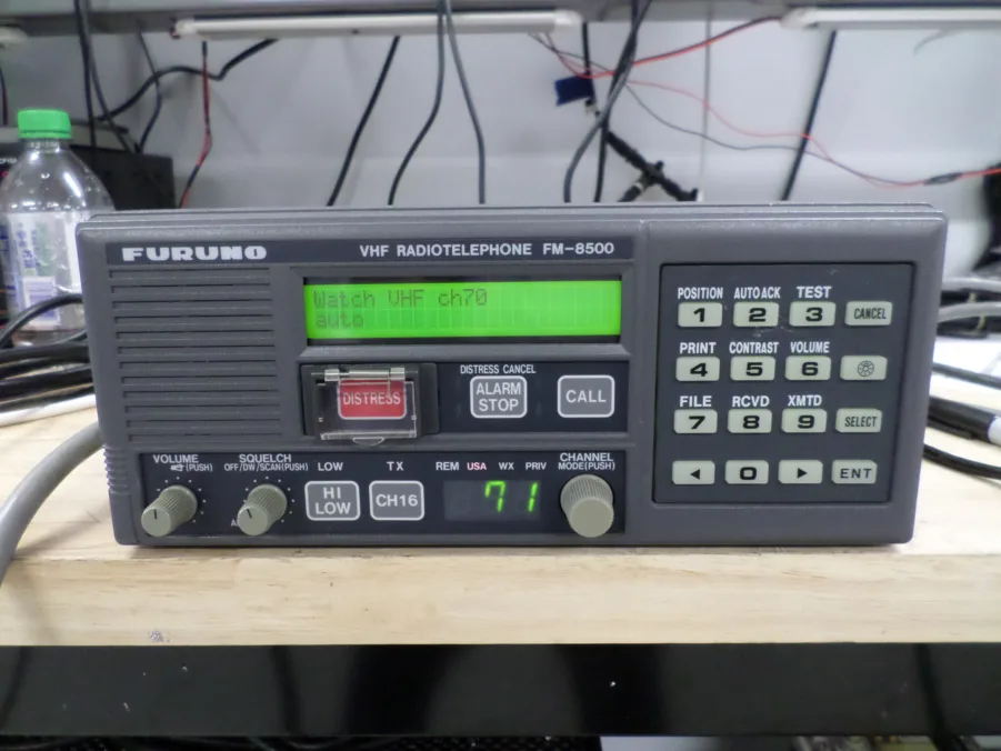 Furuno FM-8500 Commercial Grade Marine DSC VHF Radio with Handset ...