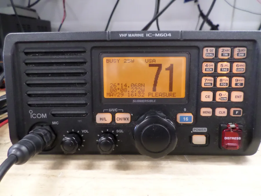 Icom IC-M604 Marine DSC VHF Radio with Detachable Mic - Professionally ...