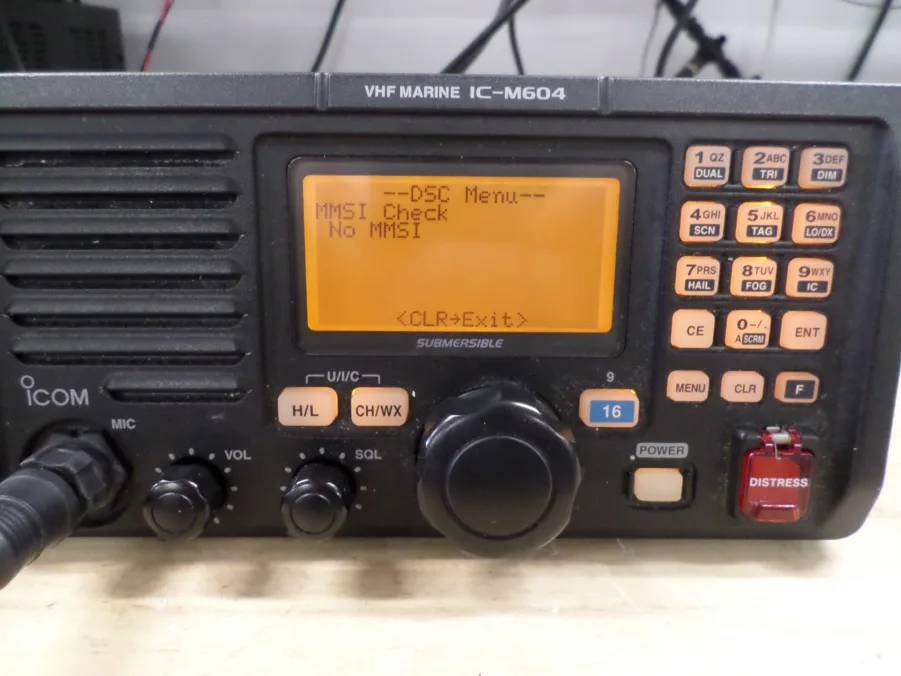 Icom IC-M604 Marine DSC VHF Radio with Detachable Mic - Professionally ...
