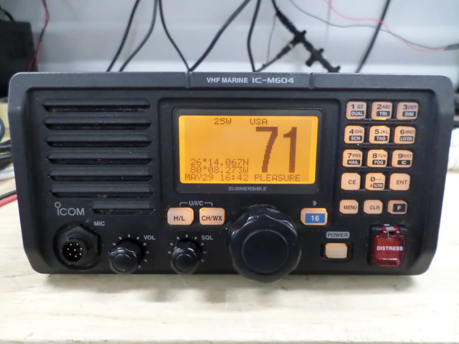 Icom IC-M604 Marine VHF Radio with Detachable Mic - Professionally ...