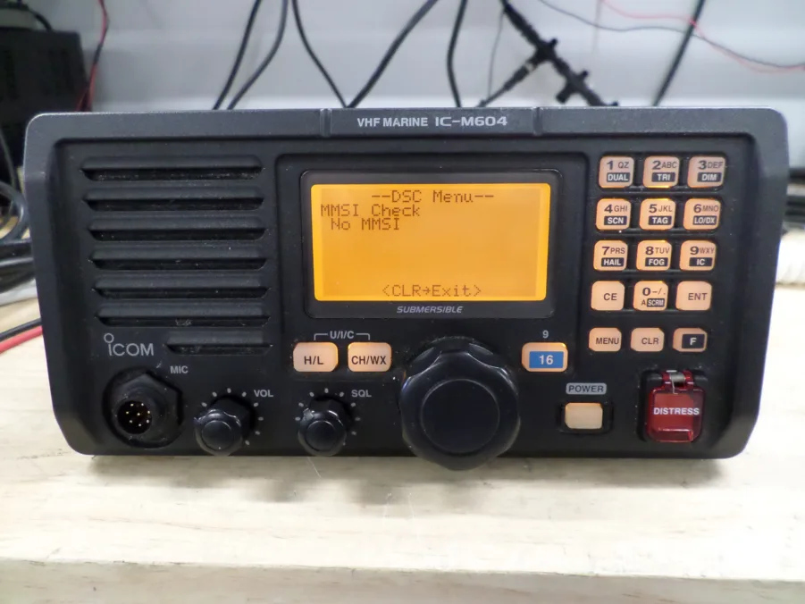 Icom IC-M604 Marine VHF Radio with Detachable Mic - Professionally ...