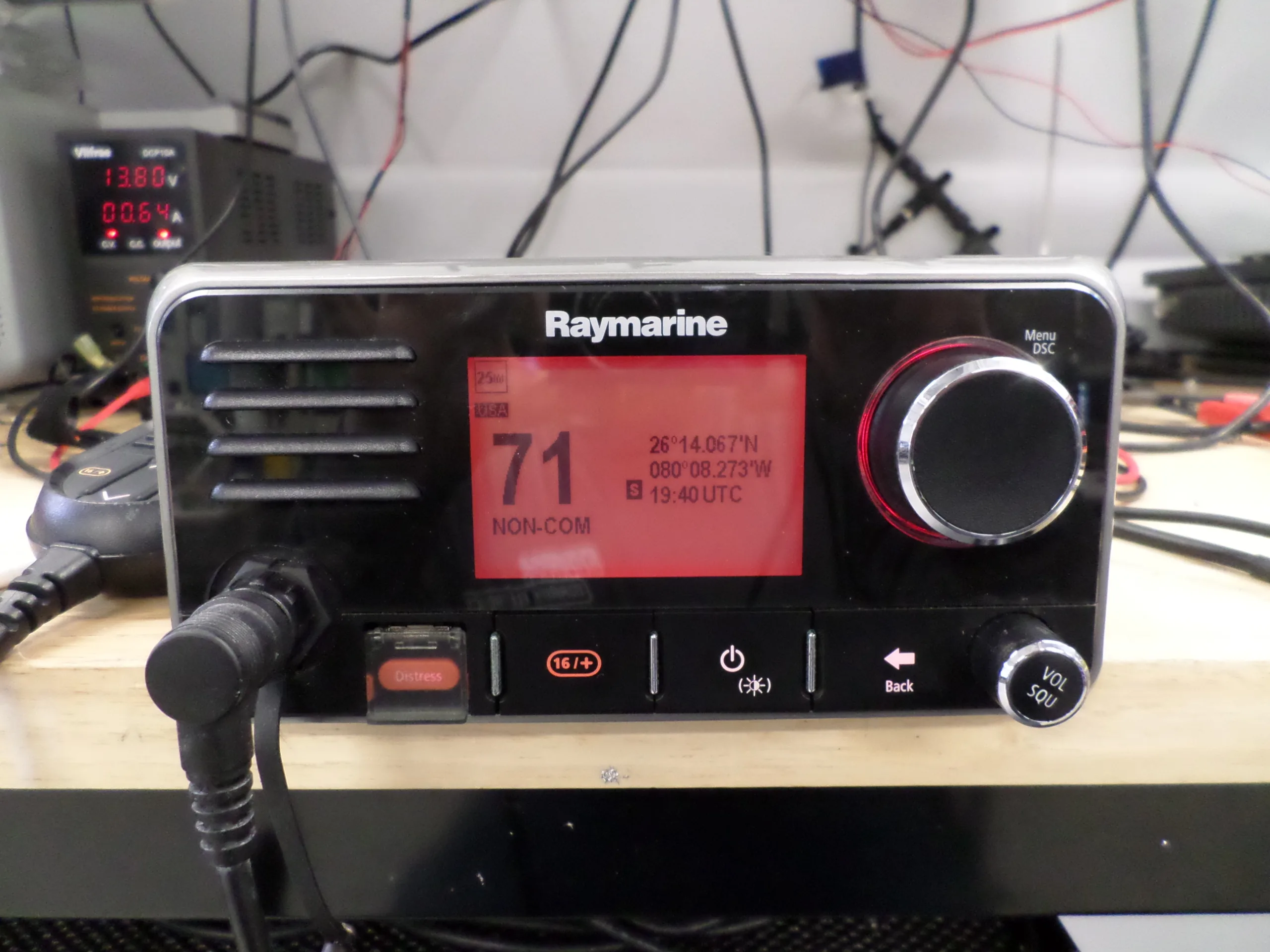 Raymarine RAY70 E70251 Marine VHF Radio with Integrated AIS Receiver ...