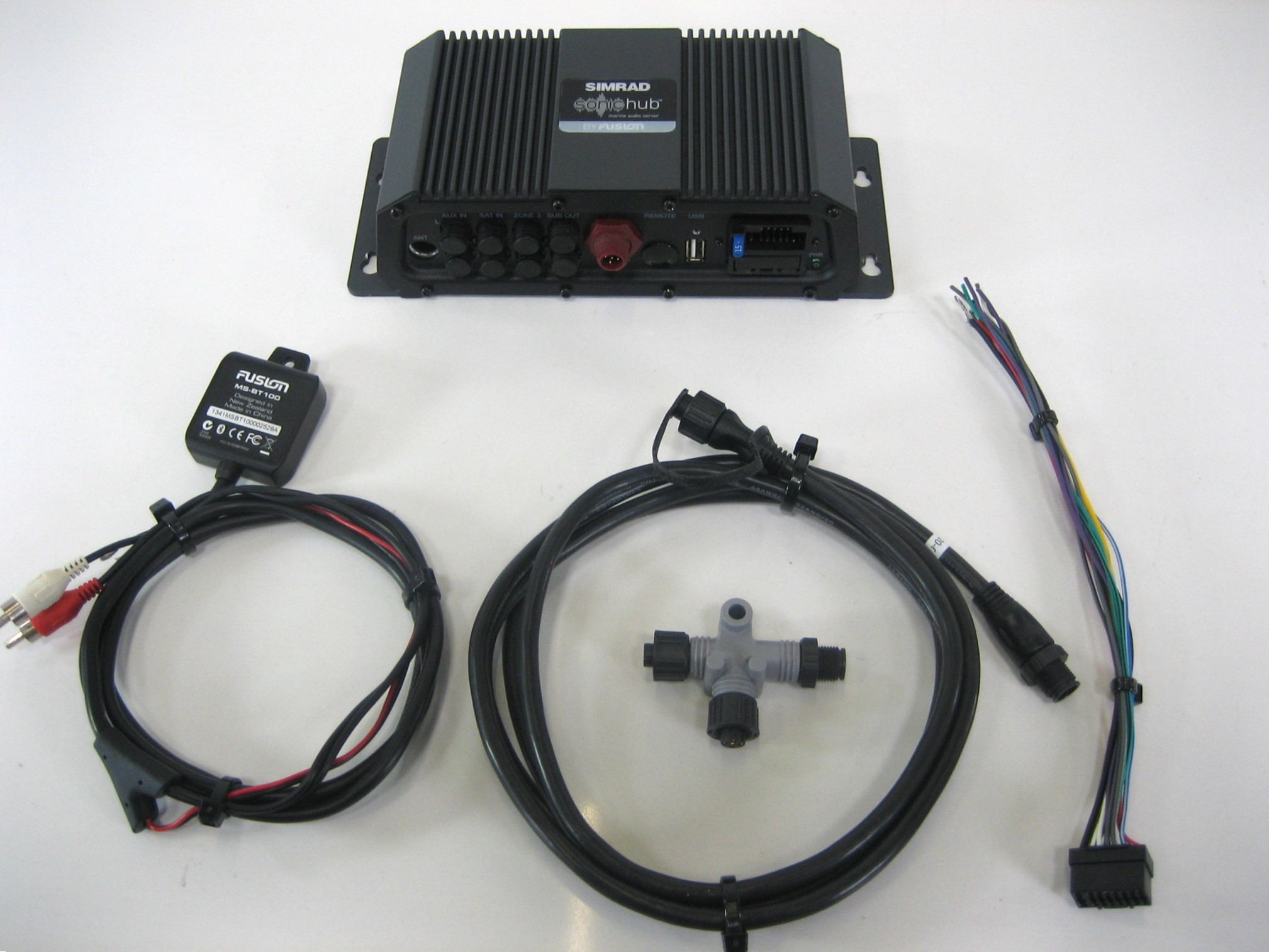 Simrad SonicHub Marine Audio Server & Fusion MS-BT100 - Max Marine ...