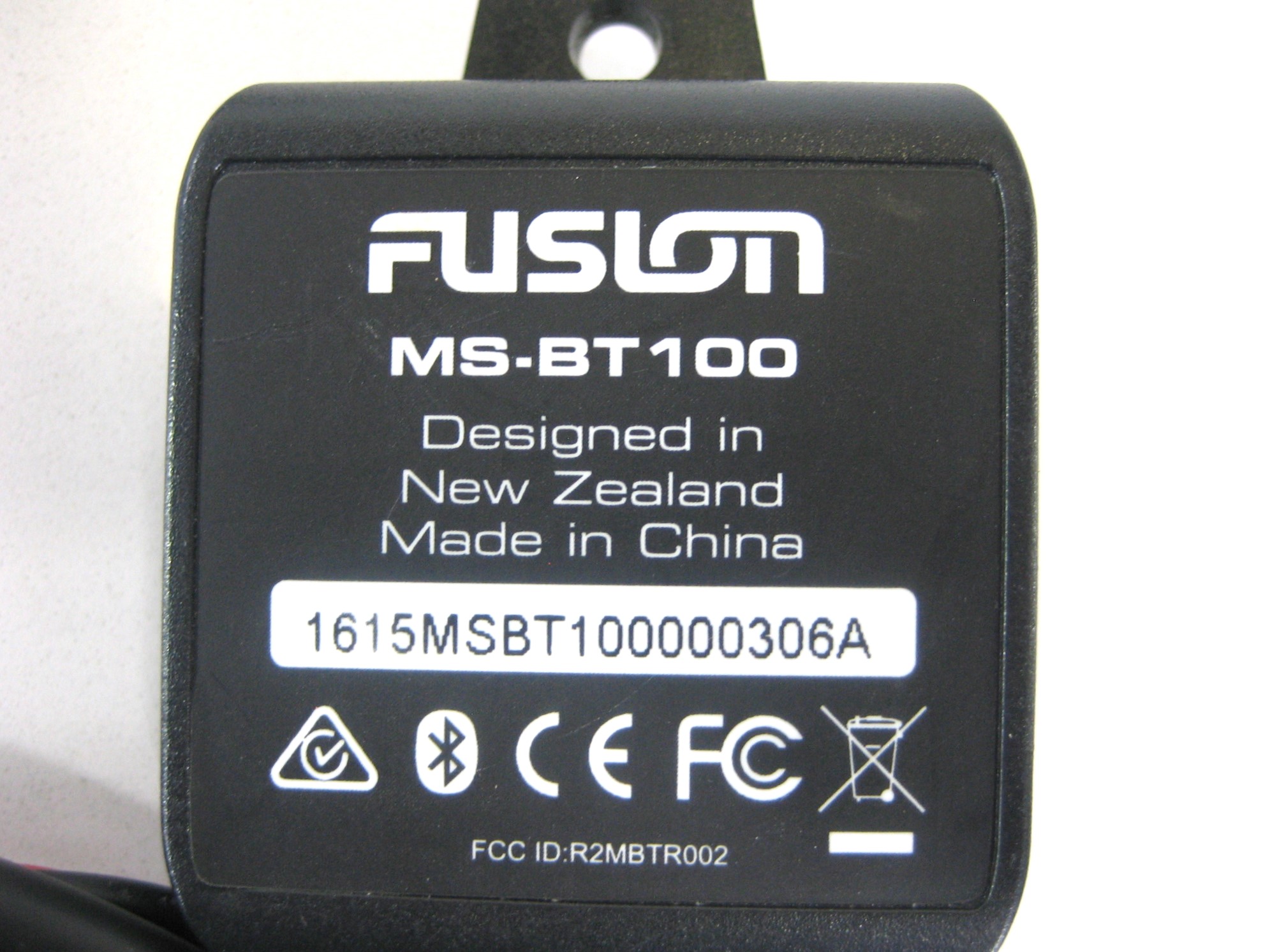 Simrad SonicHub Marine Audio Server With Fusion MS-BT100 - Max Marine ...