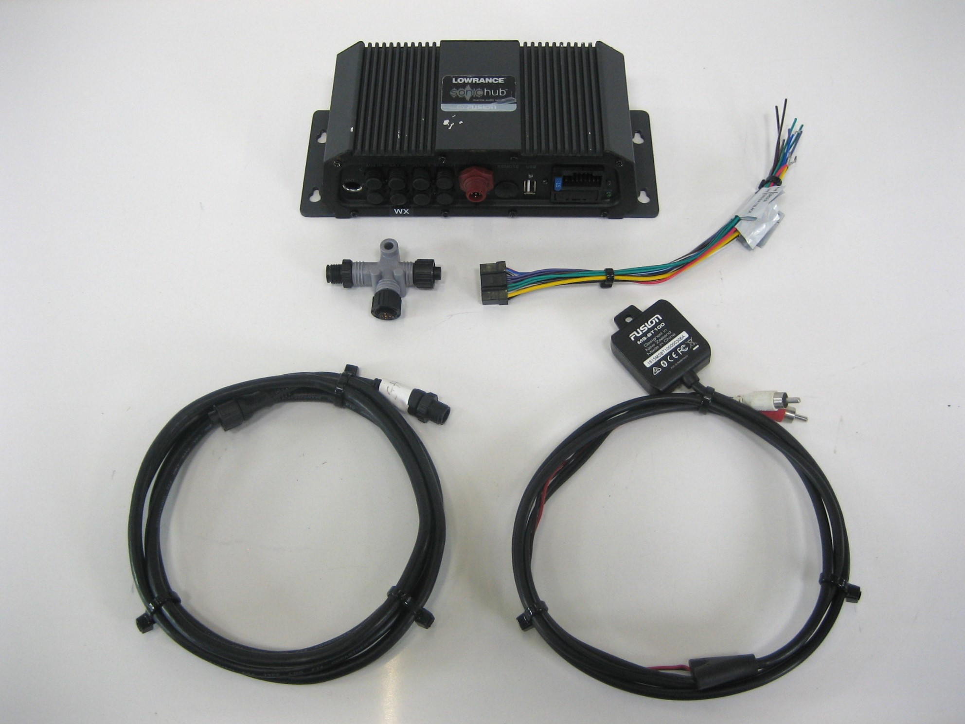 Simrad SonicHub Marine Audio Server With Fusion MS-BT100 - Max Marine ...