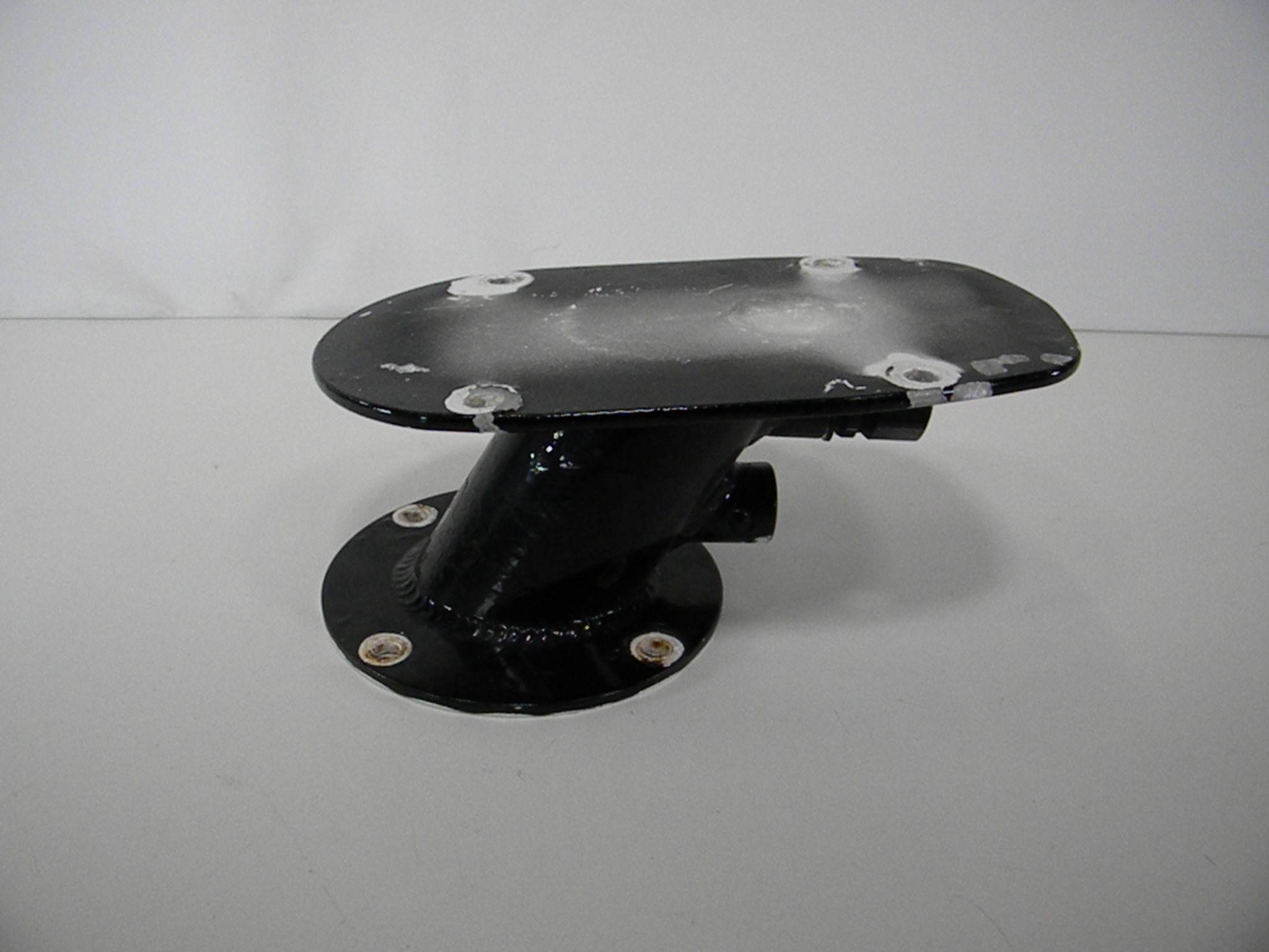 Edson 5" Aft Leaning 4.5 Deg. Forward Tilt Radar Mount for Raymarine 4 ...