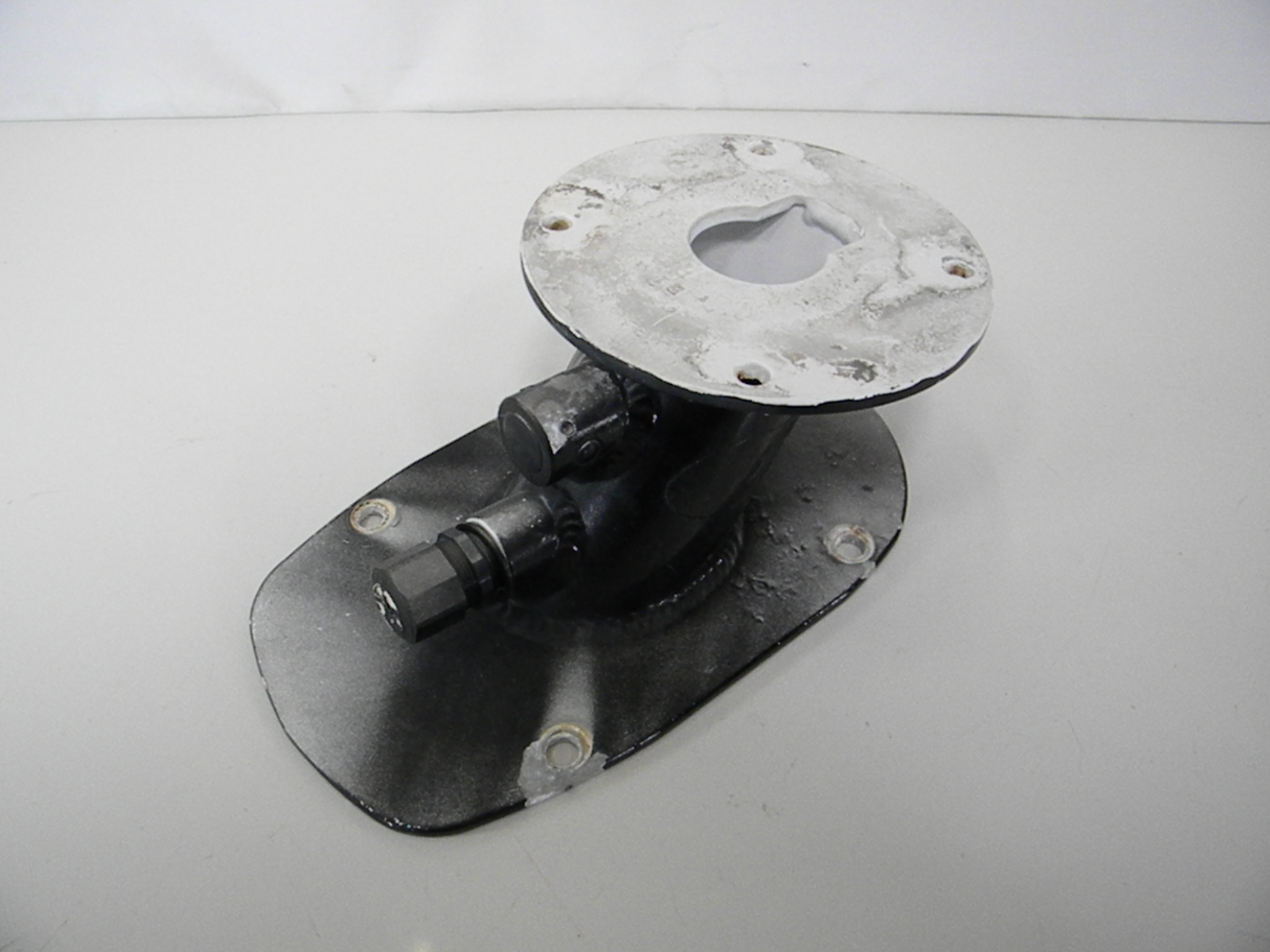 Edson 5" Aft Leaning 4.5 Deg. Forward Tilt Radar Mount for Raymarine 4 ...