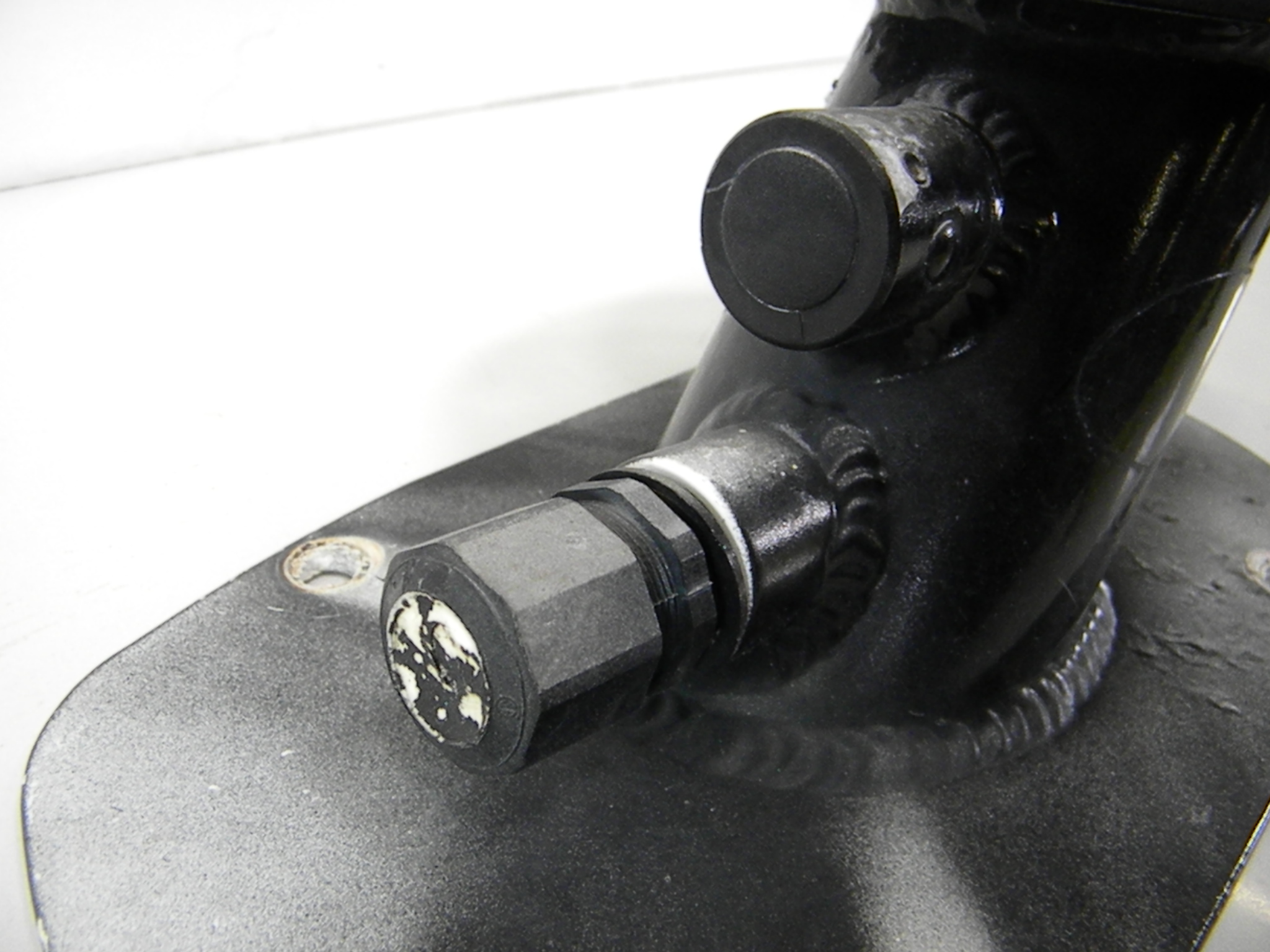 Edson 5" Aft Leaning 4.5 Deg. Forward Tilt Radar Mount for Raymarine 4 ...