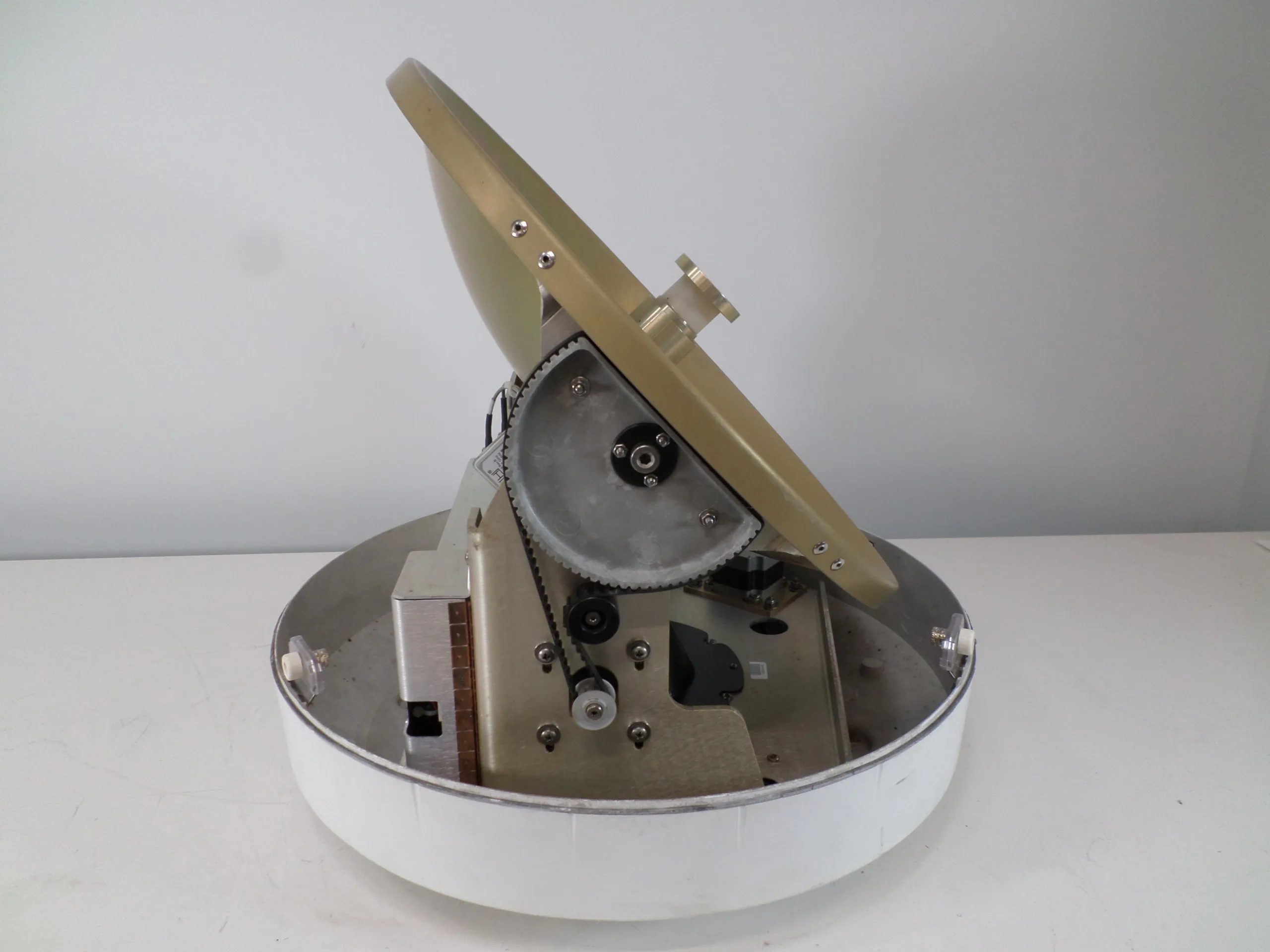 KVH TracVision M5 Marine Satellite TV Tracking Antenna in Dome **Tested ...