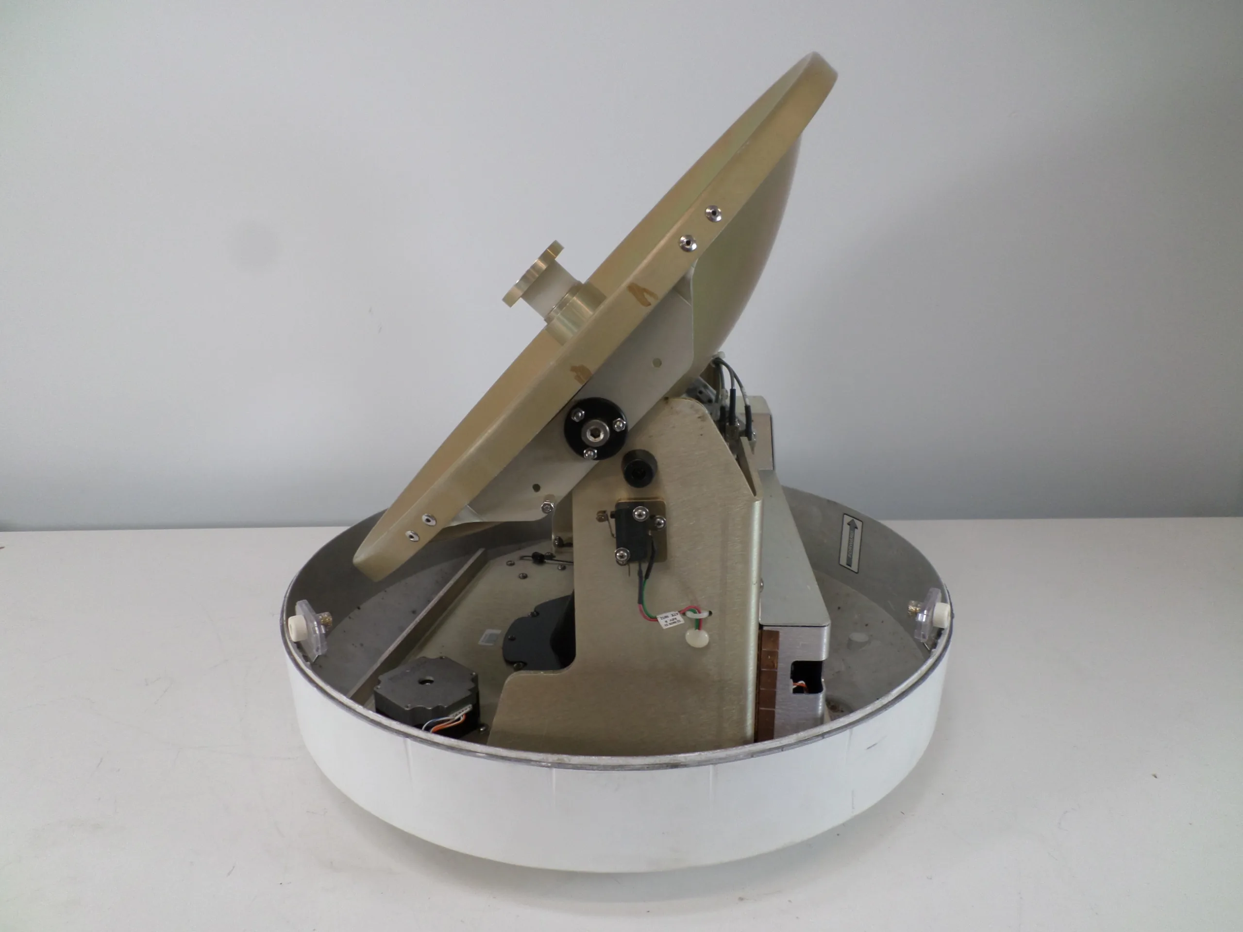 KVH TracVision M5 Marine Satellite TV Tracking Antenna in Dome **Tested ...