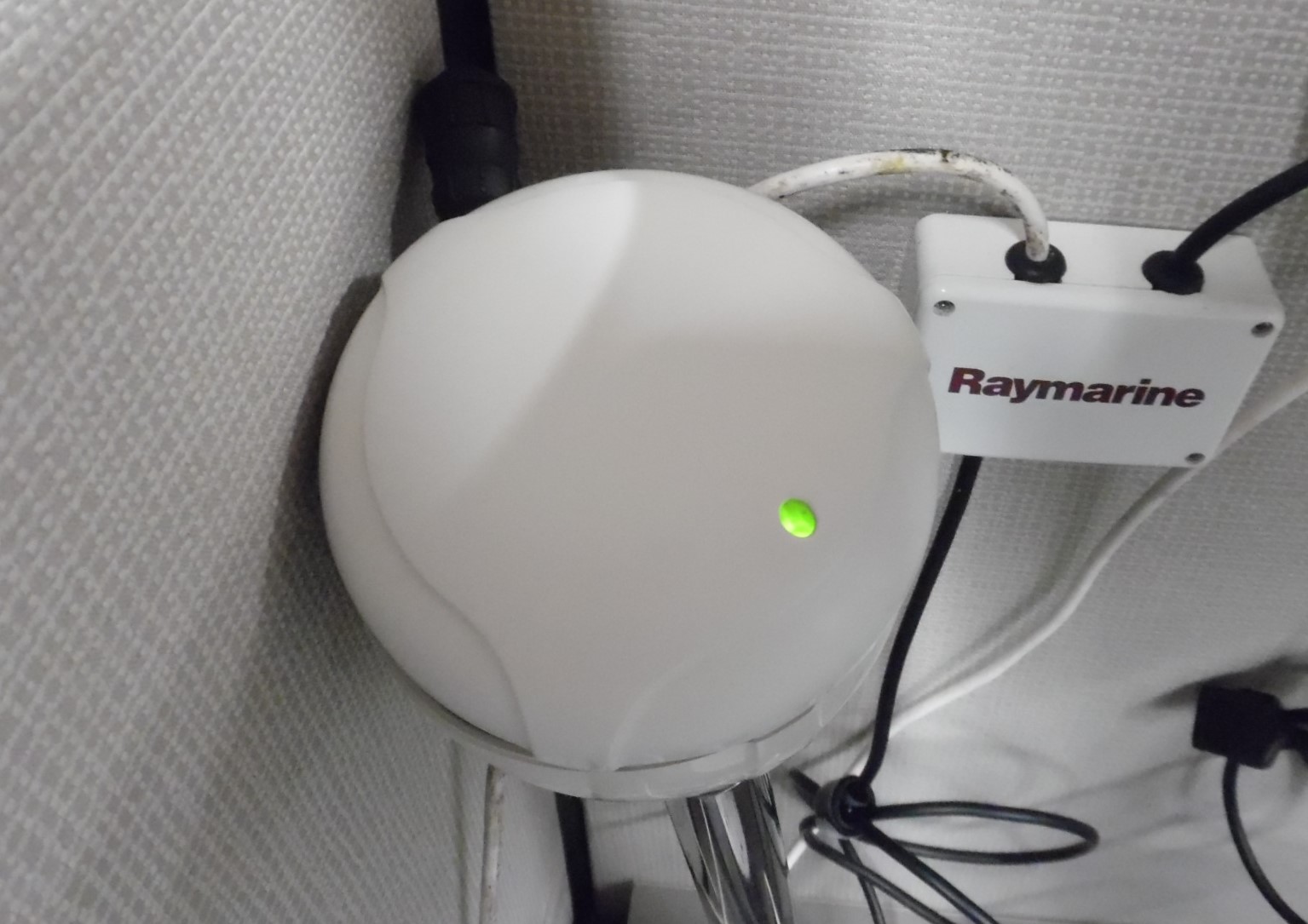 Raymarine Raystar 125 GPS Antenna with Accessories / NEW Battery E32042 ...