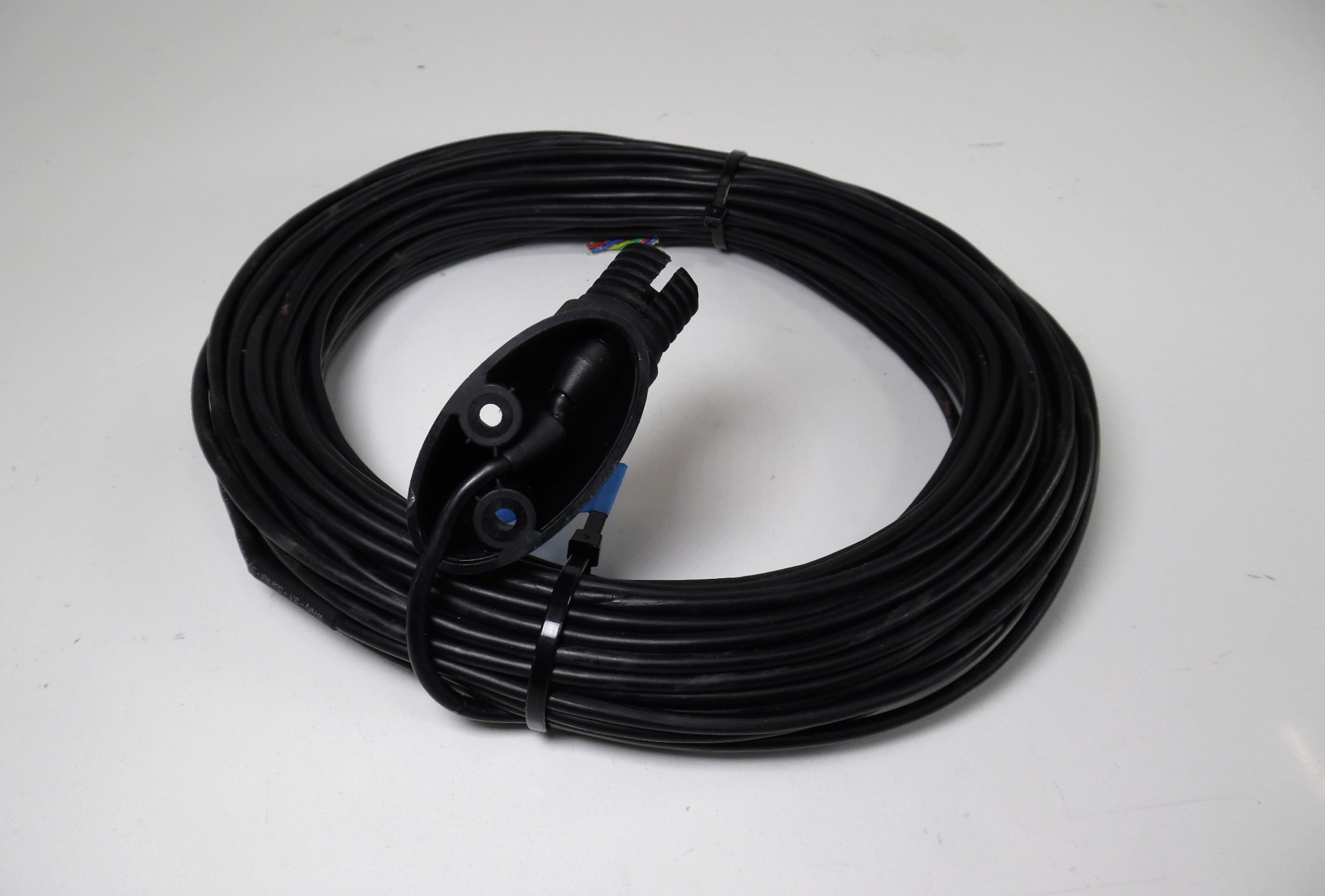 Raymarine - A28162 - 99' ft. (30m) Wind Vane Masthead Cable with Mount ...