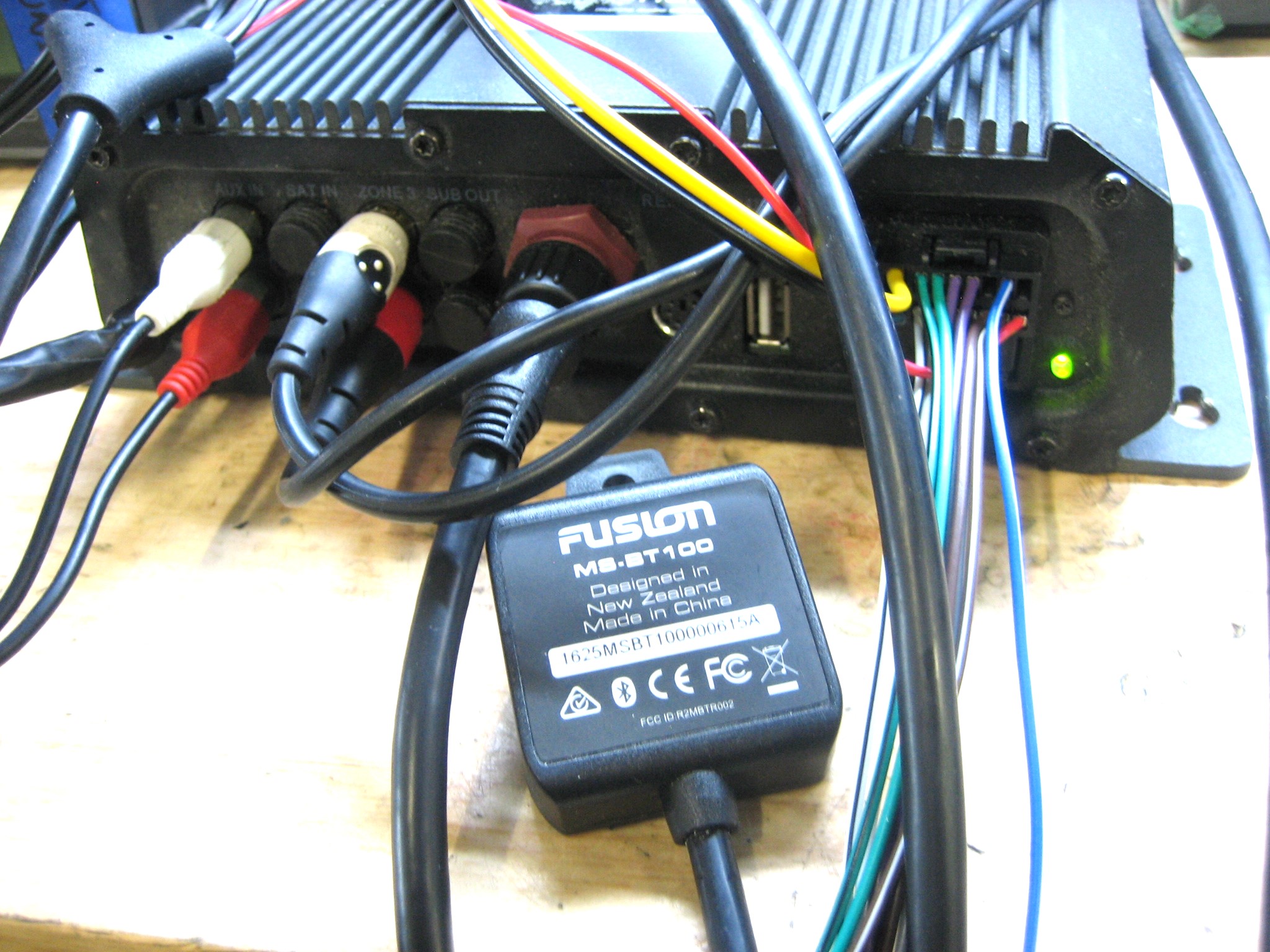 Simrad SonicHub Marine Audio Server & Fusion MS-BT100 - Max Marine ...