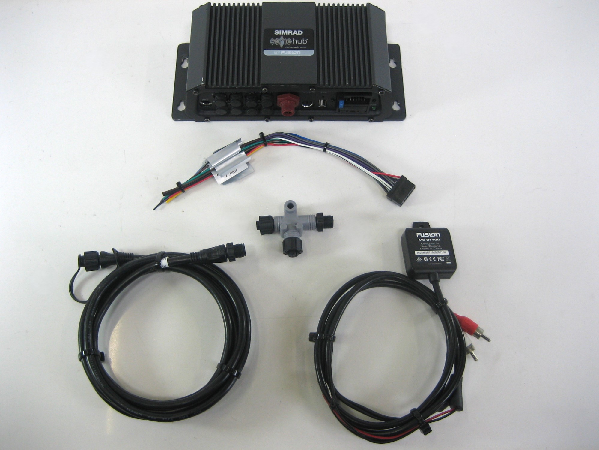 Simrad SonicHub Marine Audio Server & Fusion MS-BT100 - Max Marine ...