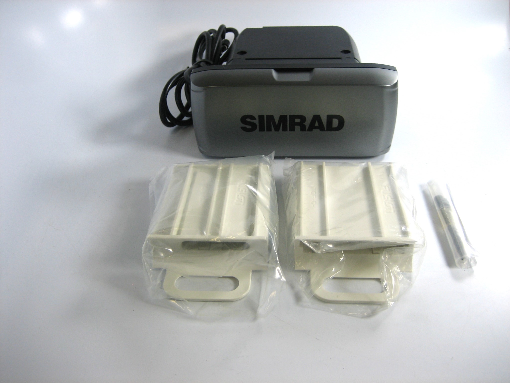 Simrad N2584 SonicHub Dock For ipod - Max Marine Electronics