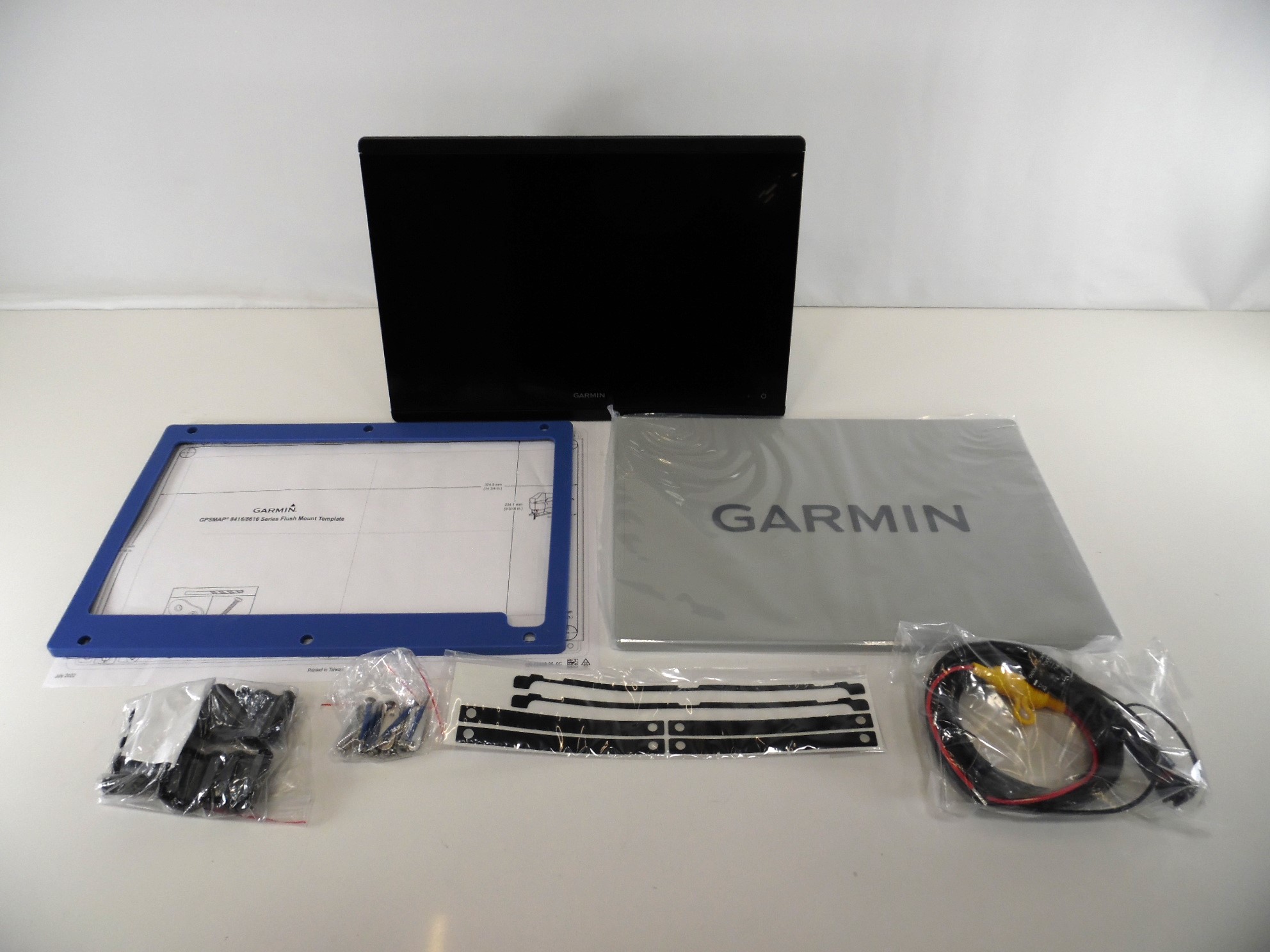 Garmin GPSmap 8616 16″ Touchscreen MFD + Accessories (Tested Good ...