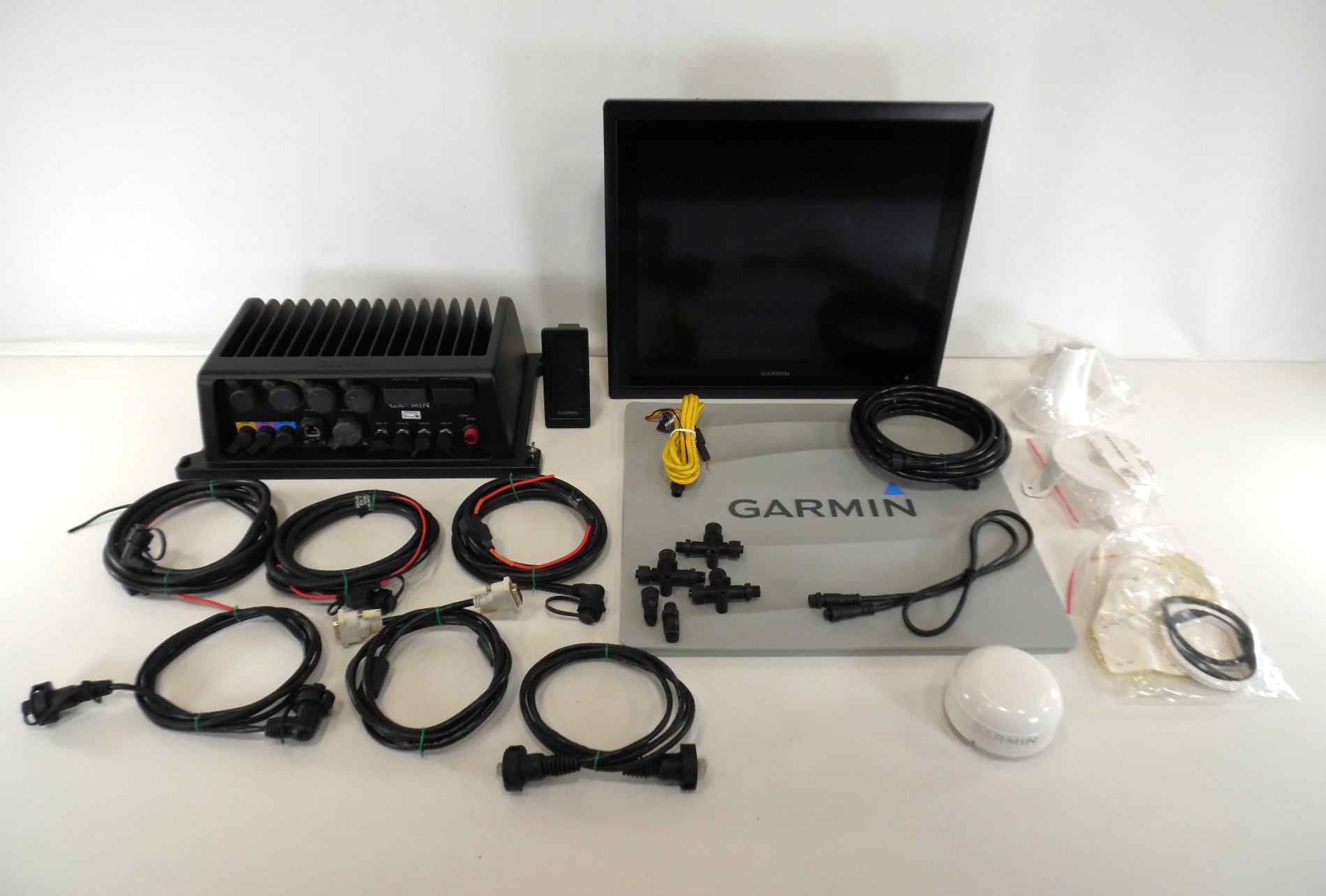 Garmin COMPLETE 17" Touchscreen Chartplotter System GMM 170 W/ GPSMap ...