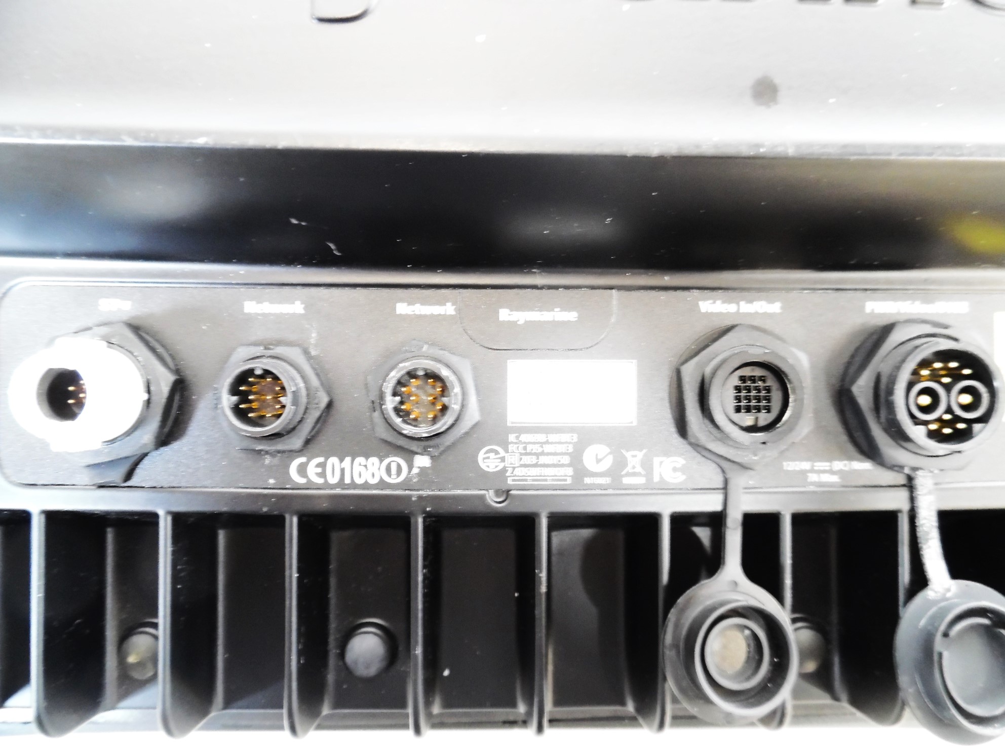 Raymarine e165 15.4" HybridTouch Multifunction Display w/ Sun Cover ...