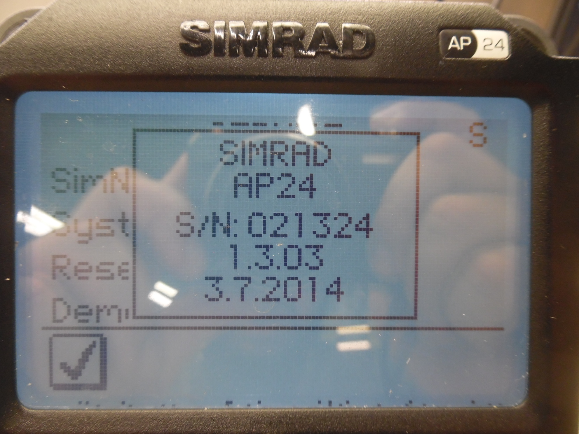 Simrad AP24 Autopilot Control Head 22096614 - Max Marine Electronics