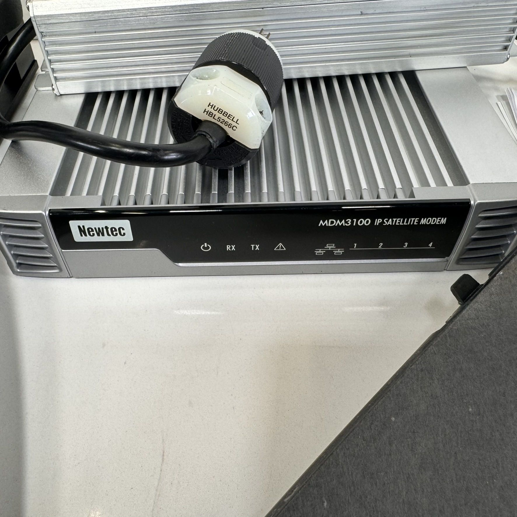 Cobham Explorer 3075 0.75m Ku-Band Manual Fly-Away Antenna System 20w ...