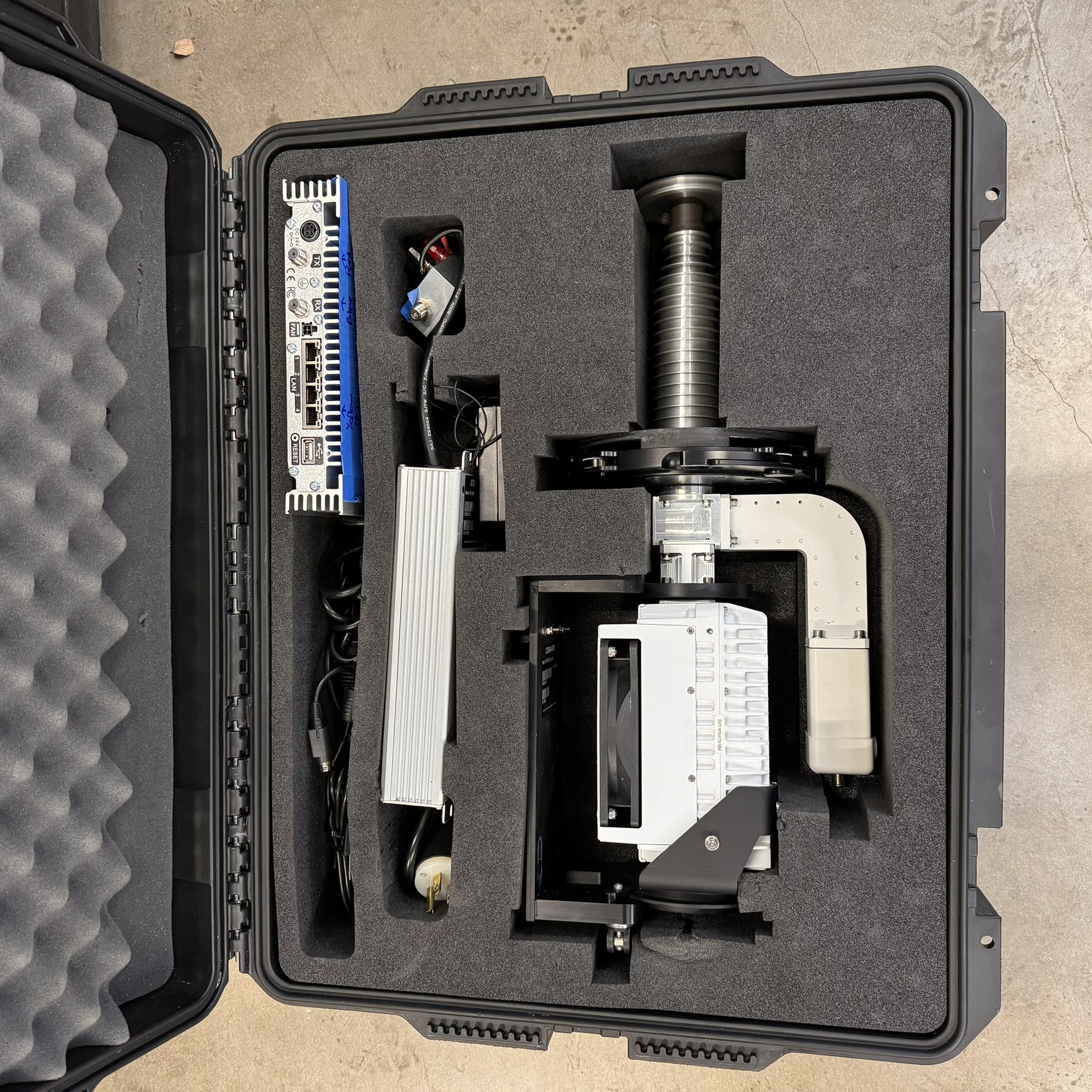 Cobham Explorer 3075 0.75m Ku-Band Manual Fly-Away Antenna System 20w ...