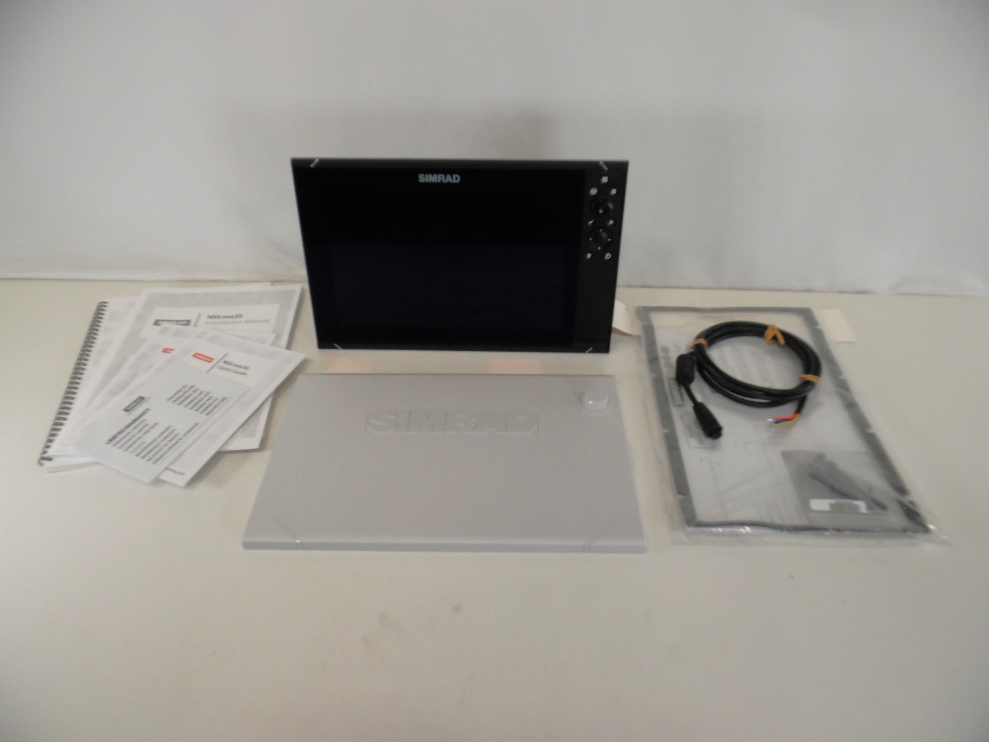 Simrad NSS12 Evo3s 12″ Touchscreen MFD Chartplotter (Tested Good) 90 ...
