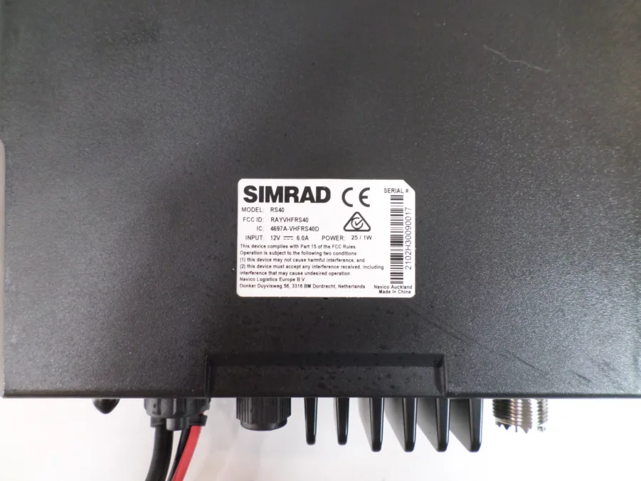 Simrad RS40 Marine DSC VHF Radio with Integrated Hailer -Tested- Max ...