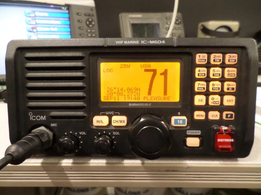 Icom IC-M604 Marine VHF Radio With Remote Mic Setup W/HM-126 ...