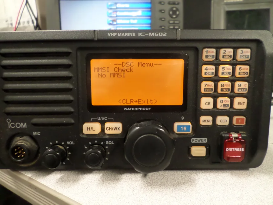 ICOM IC-M602 Marine DSC VHF Radio With HM-126 - *Tested* - Max Marine ...