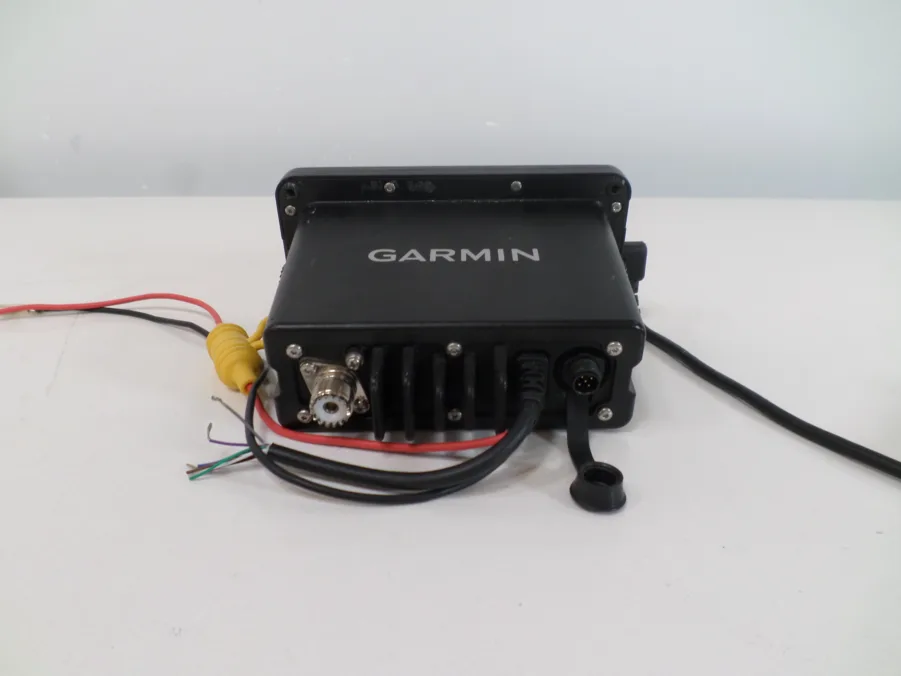Garmin VHF 110 Compact DSC Marine VHF Radio - Tested - Max Marine ...
