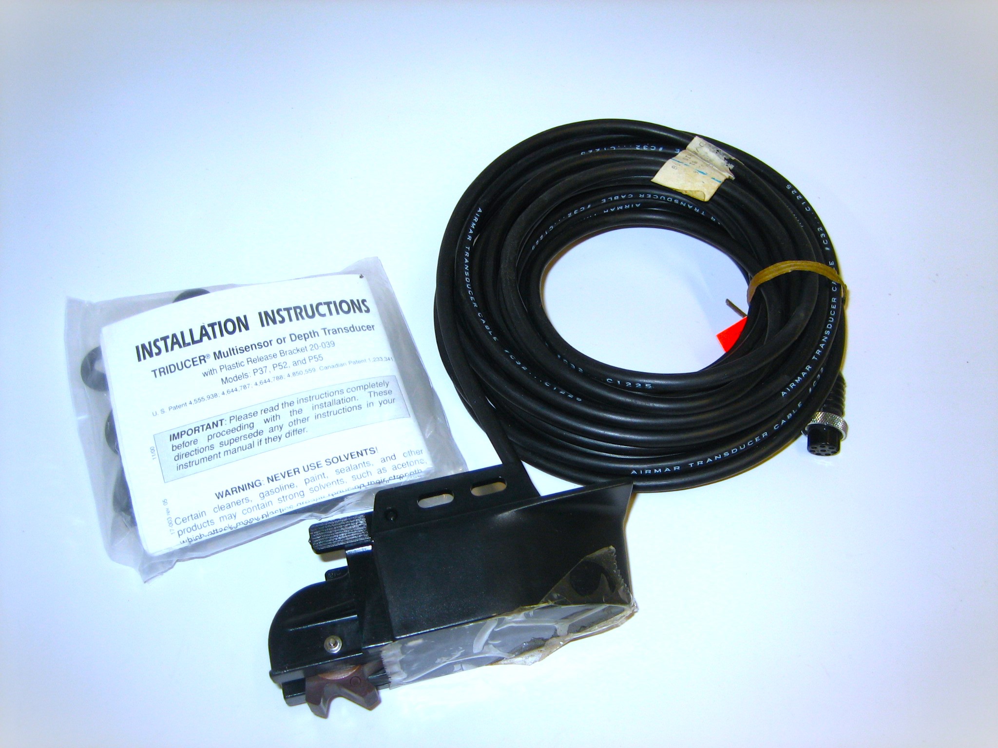 Airmar P37 Transom Mount Transducer w/Speed 8-Pin Fuji Connector 200khz ...