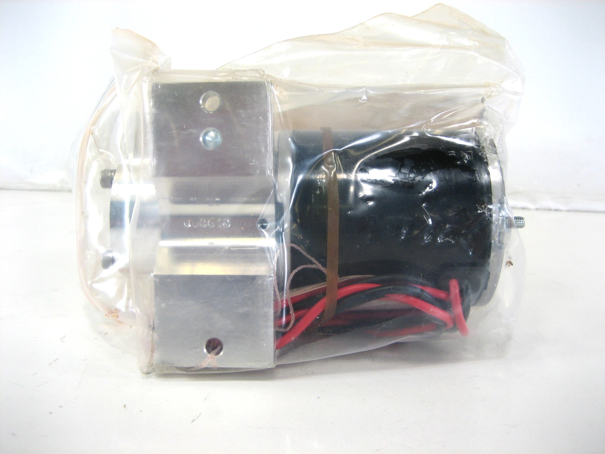 Raymarine M81120 Type 1 12V Reversible Hydraulic Autopilot Pump New ...