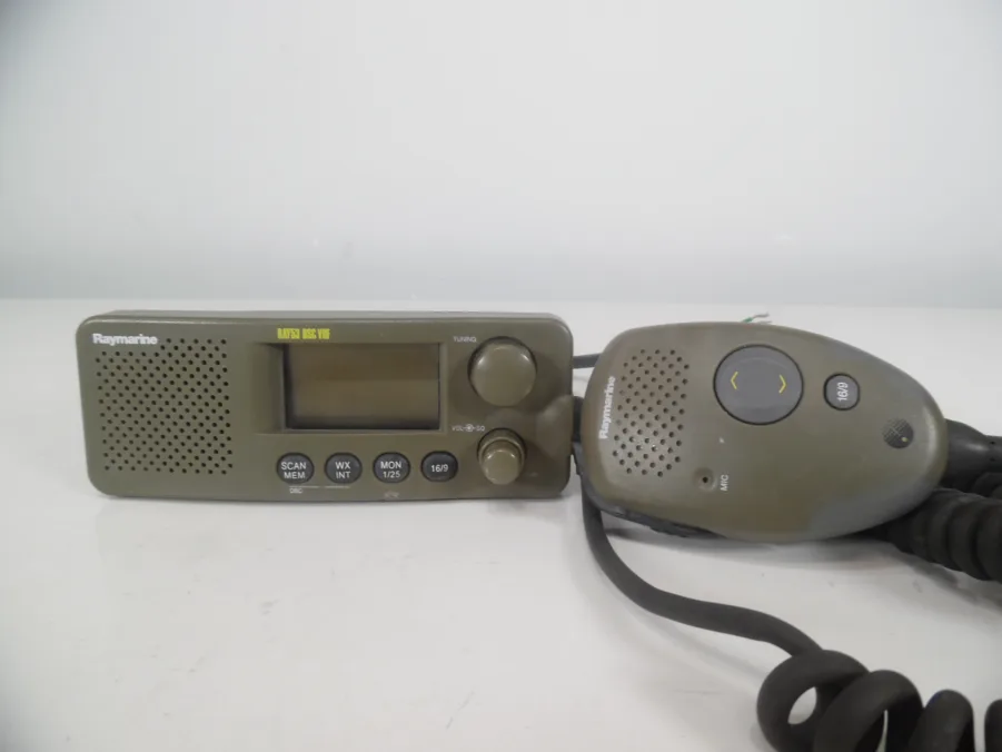Raymarine RAY53 Marine DSC VHF Radio With Attached Mic - Tested - Max ...