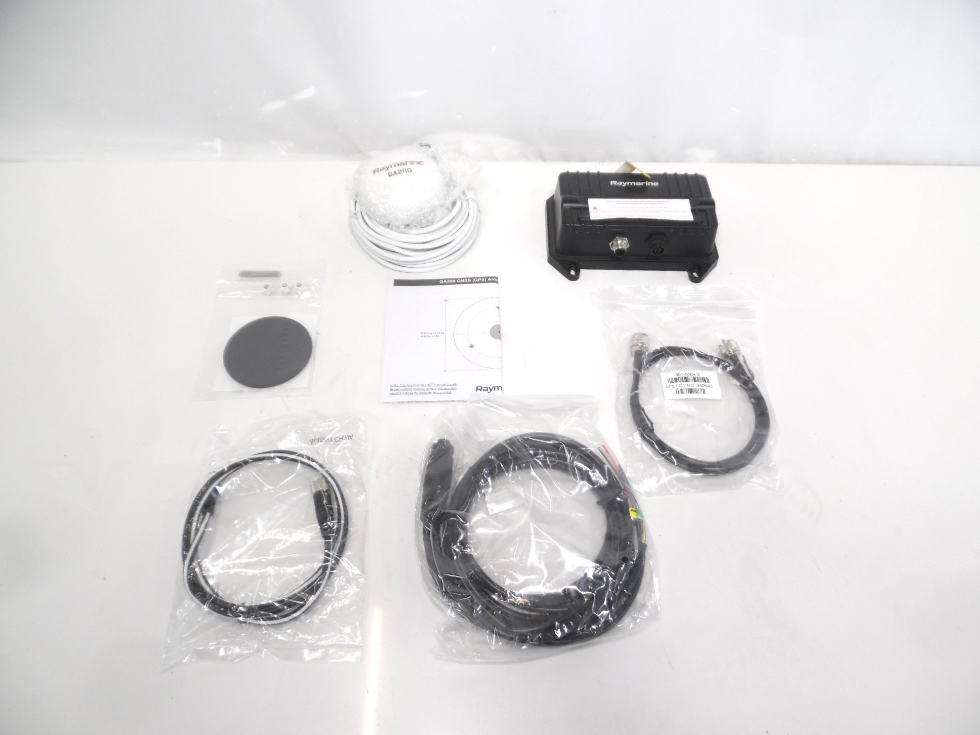 Raymarine AIS700 - E70476R Class B AIS w/ Splitter - W/ Cables - Tested ...