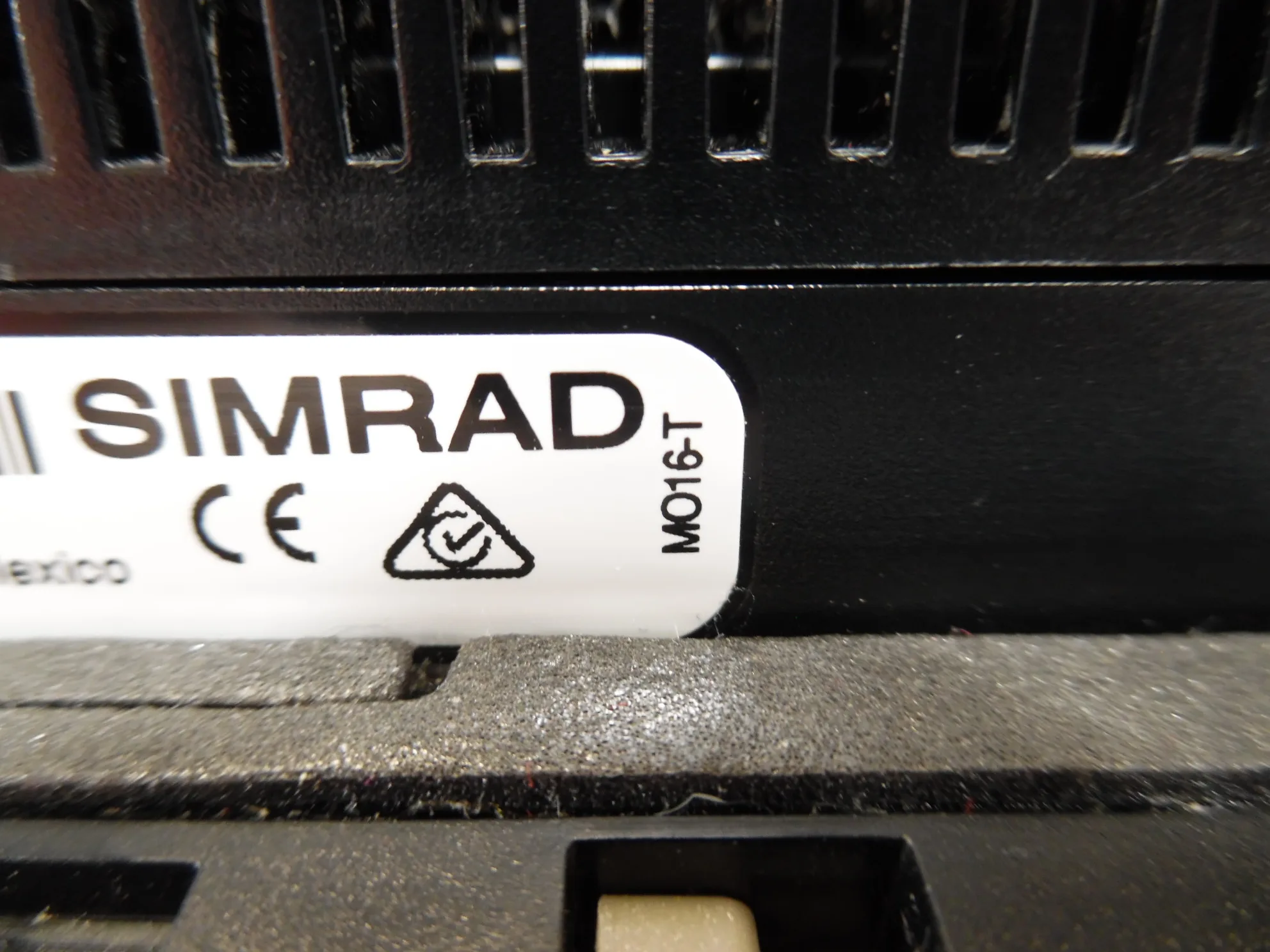 Simrad MO16-T 16″ HD Touch Screen Marine Monitor for EVO2 System ...