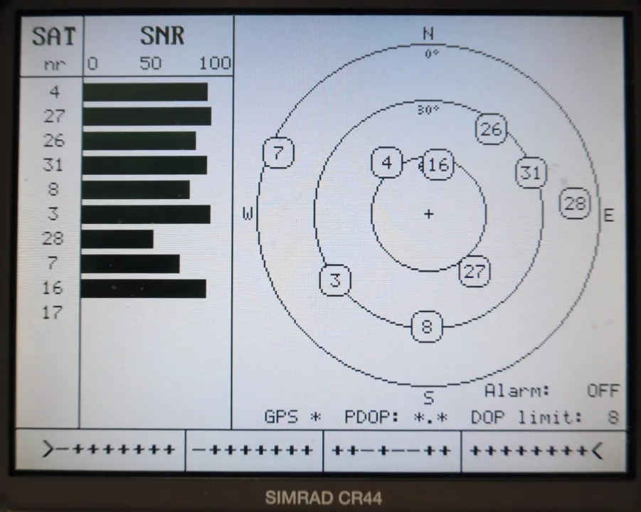 Simrad CR44 MFD Chartplotter Tested Good W/ Suncover -NEW Battery- Max ...
