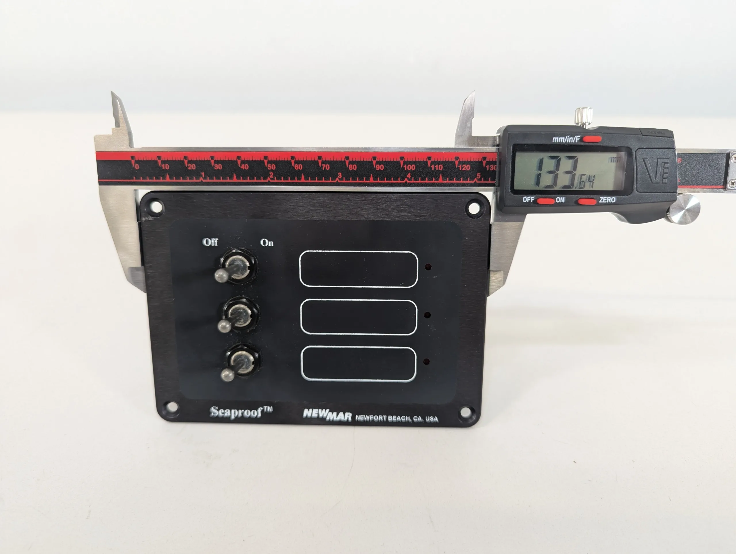 Newmar Seaproof SP-IIX 3x 15A 250V AC/DC Breaker Panel - Max Marine ...