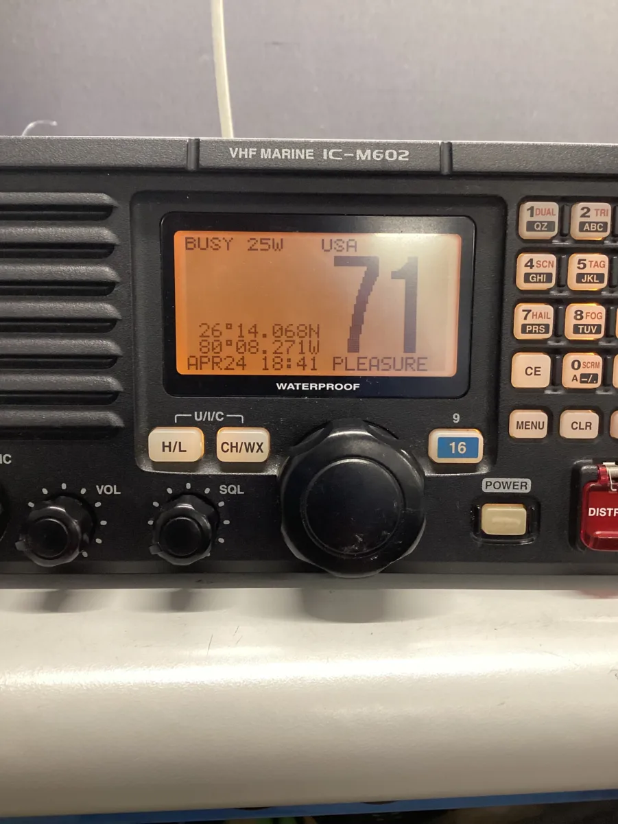 Icom IC-M602 DSC VHF- W/ Fist Mic- Fully Tested - Great Condition ...